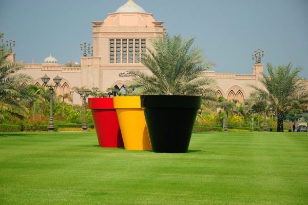 Buyers Guide To Large Outdoor Planters: Home and Commercial Container ...