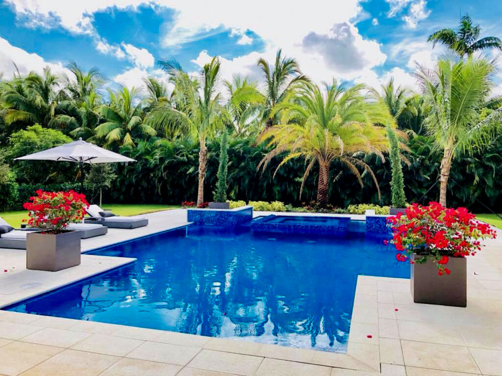 21 Planter Ideas Around Pool AdeelMuirenn